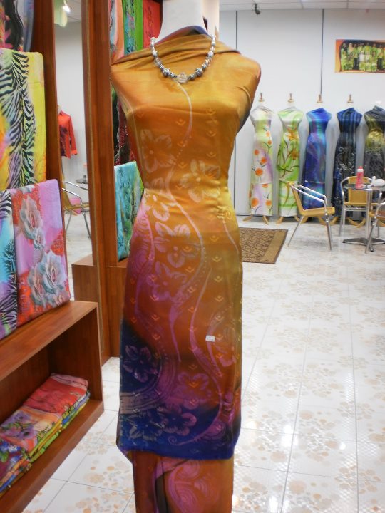 Yumna Batik: RAYON BERUS CINA RM150