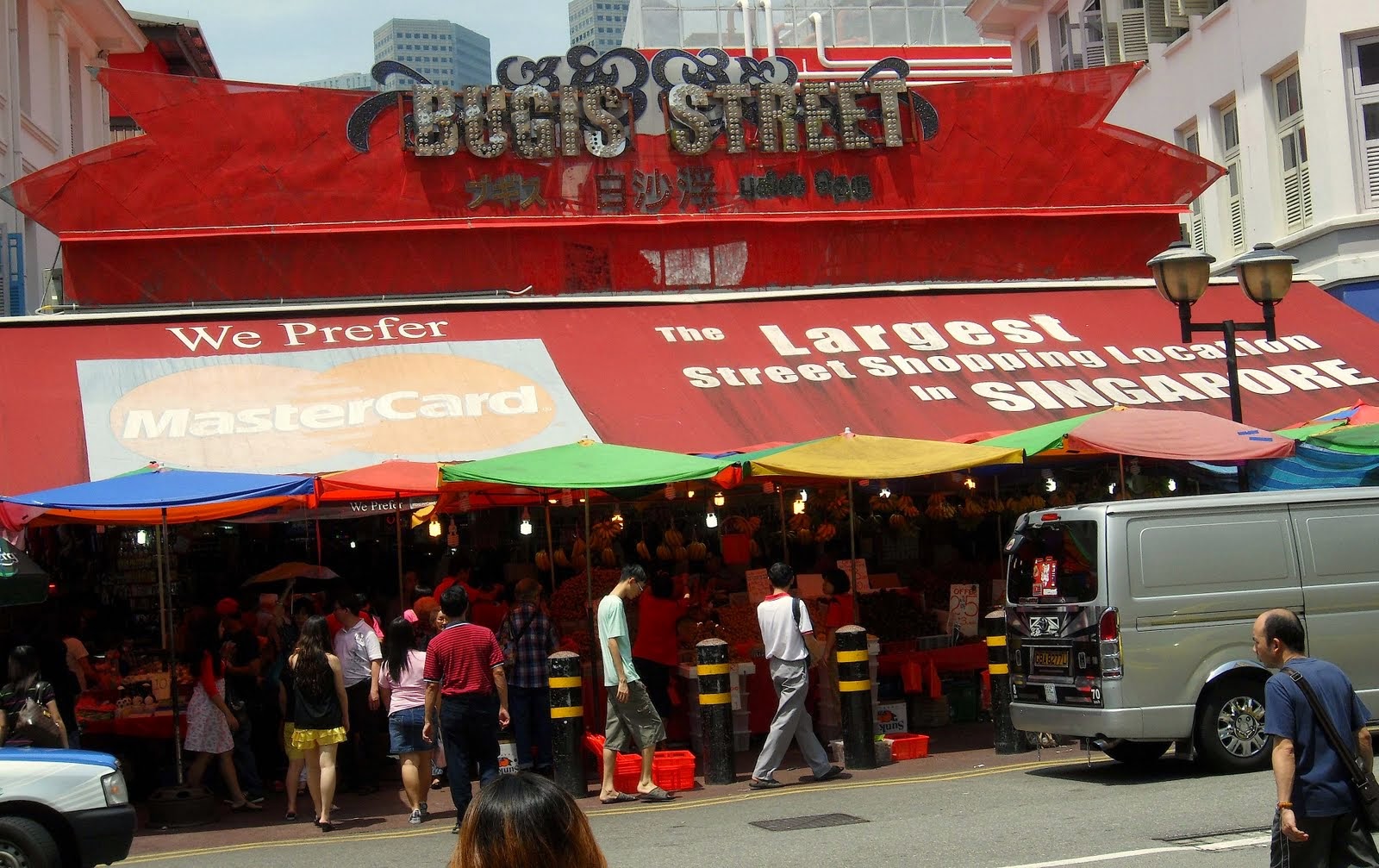 Bugis Street of Singapore - SINGAPORE TOURS