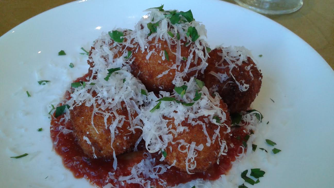 FRIED CHICKEN LIPS: Bocado