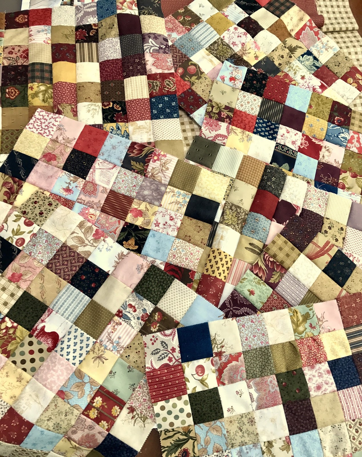 Susie's Sunroom: Scrap-Happy Quilt Finish