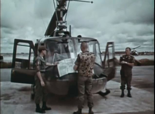 SOUVENEZ-VOUS 44: PILOT AND DOOR GUNNER OF HUEY IN VIETNAM