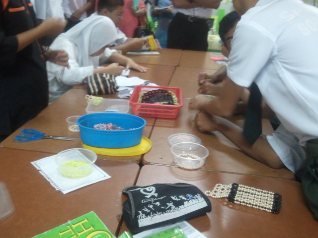 CaTaTaN JeMaRi ..AnAk PaNtAi..: Sekitar lawatan dari guru dan murid ...