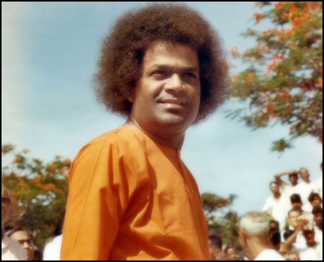 High Definition Photo And Wallpapers: sri sathya sai photos, god sai ...