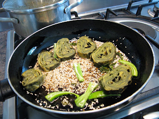 Chachi's Kitchen: Arvi ja pan ja bhajia / Patra / Stuffed Colocasia Leaves