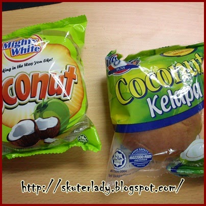 skuterlady: Roti inti kelapa...