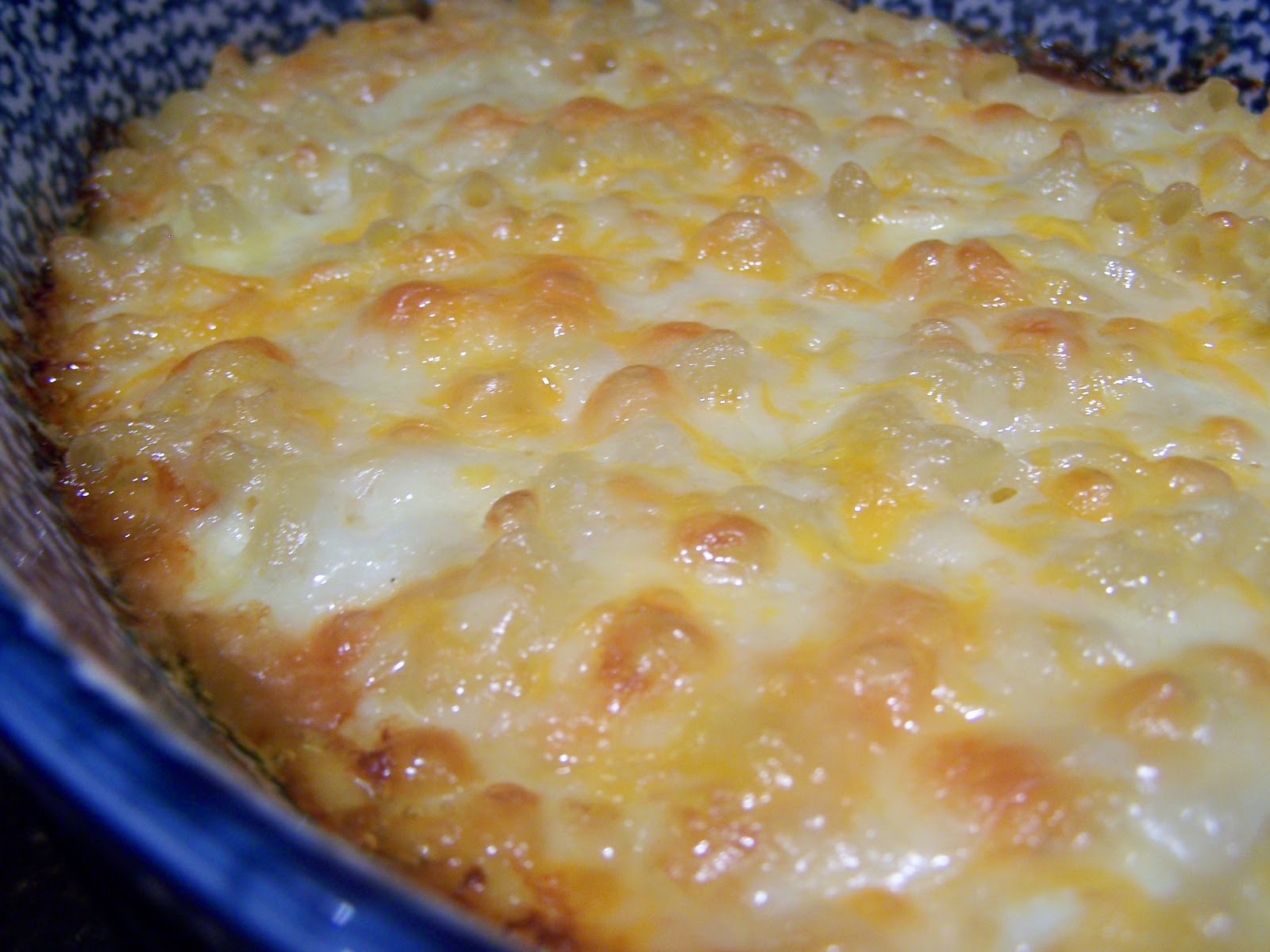 Go Ahead... Take A Bite!: Hubby's 5 Star Blue Ribbon Mac & Cheese