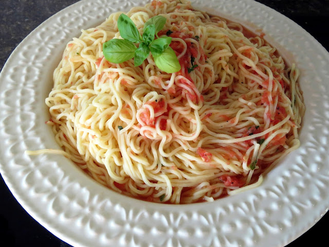 Mennonite Girls Can Cook: Saturday's Kitchen Tip ~ Fresh Tomato Sauce ...