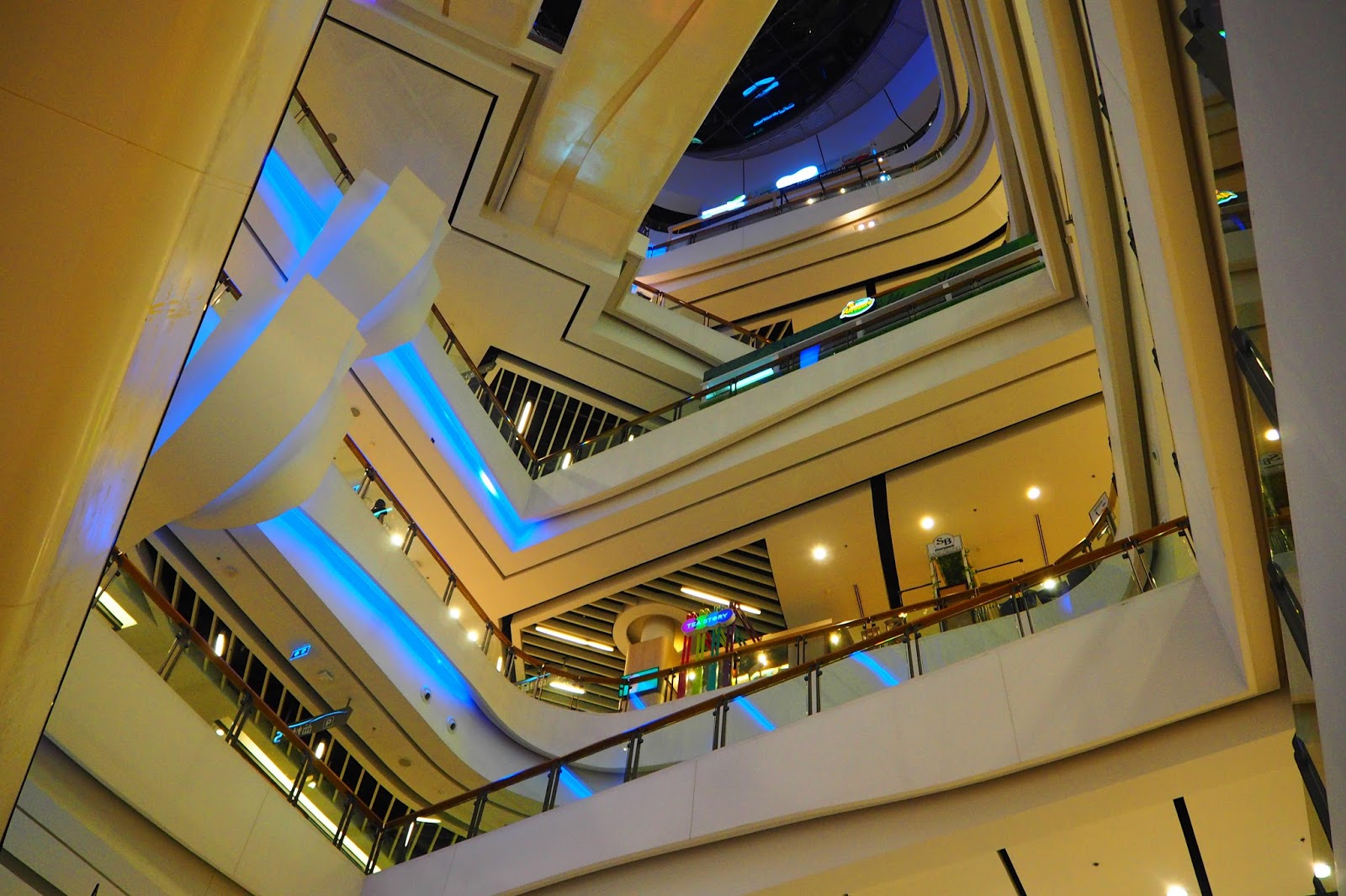 Kee Hua Chee Live!: CENTRAL PLAZA GRAND RAMA 9 IN BANGKOK IS A MUST-SEE ... Kee Hua Chee Live!: CENTRAL PLAZA GRAND RAMA 9 IN BANGKOK IS A MUST-SEE ...