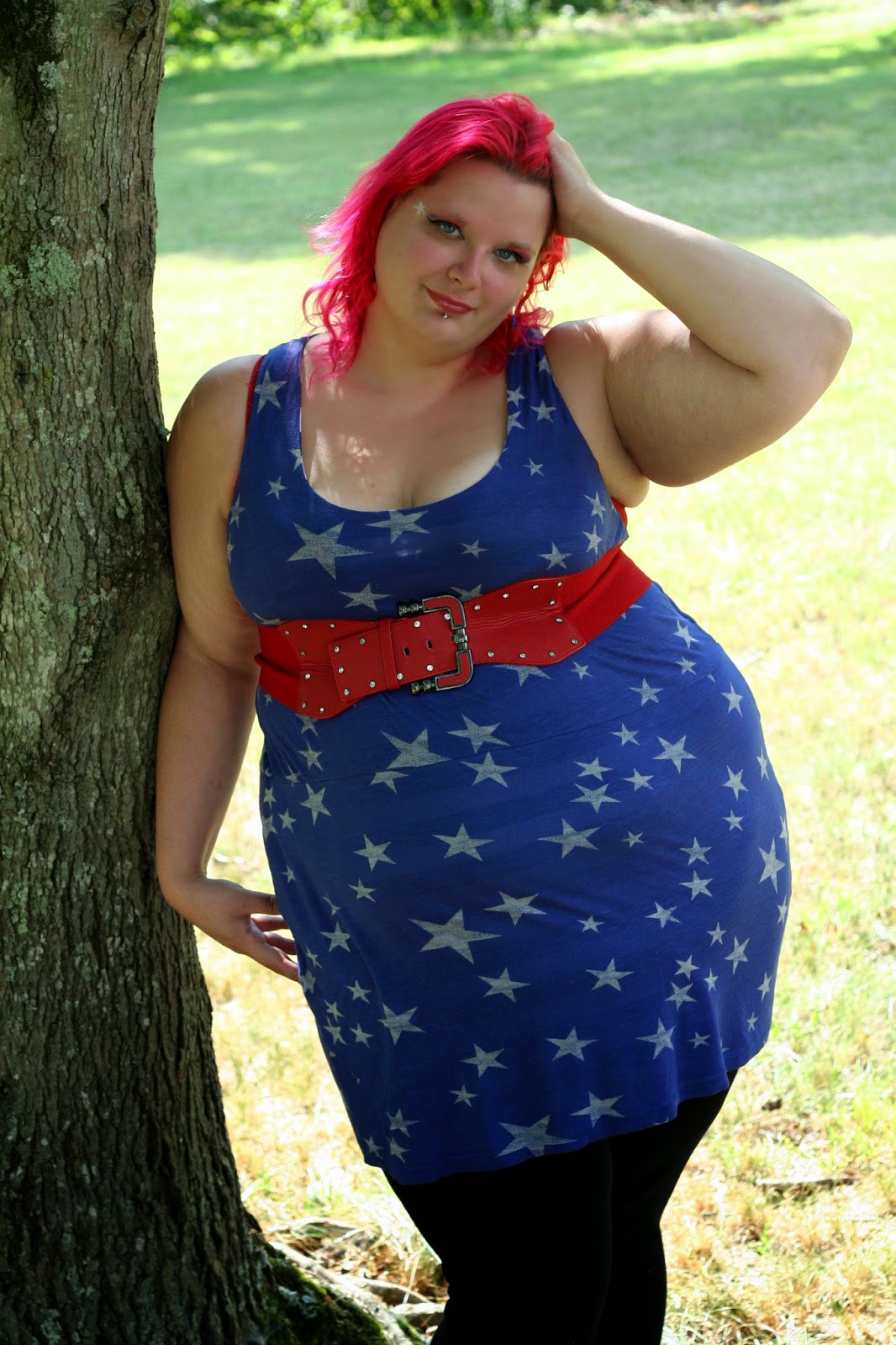 Fat Girl Posing: July 2014