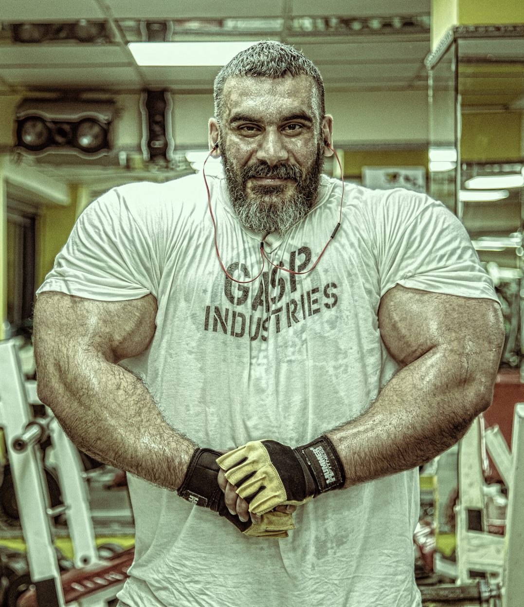 Muscle Lover: Brutal Arab bodybuilder Sayed Ibrahim Al Hashmi
