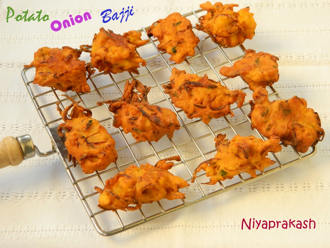 Niya's World: Aloo Onion Bajji / Potato Onion Bajji