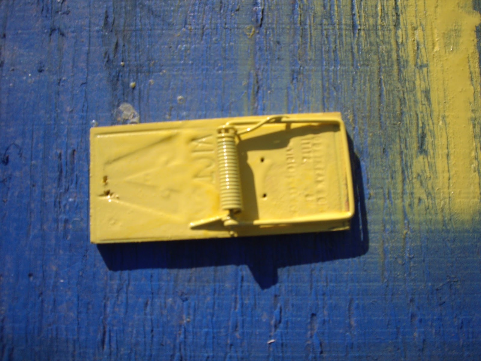 Material Girls Quilts: Mouse trap clip tutorial