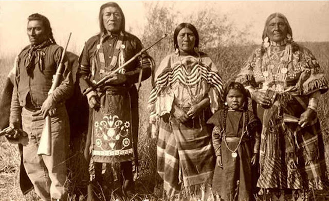 Το περιοδικό μας για το 2012- '13!: Ινδιάνοι - 1