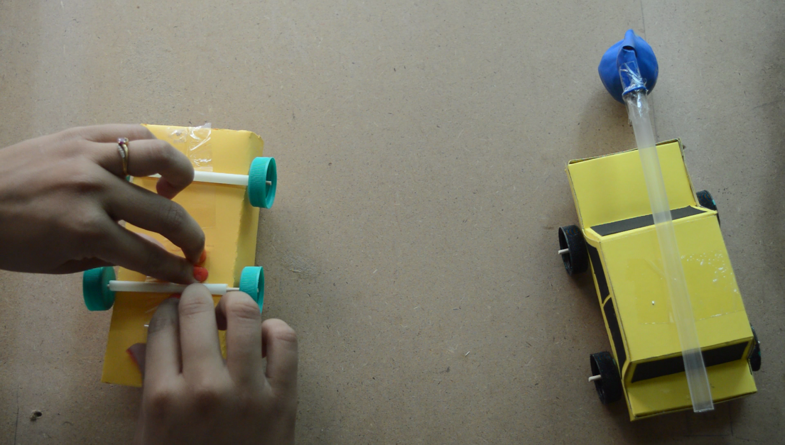 bee-a-maker: Air powered balloon car