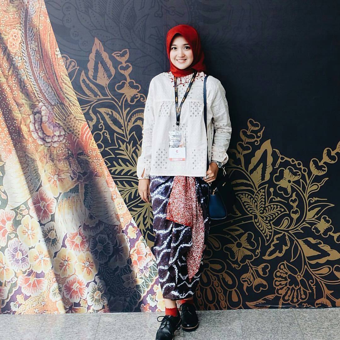 Contoh Baju Batik Wanita Model Yang Kekinian