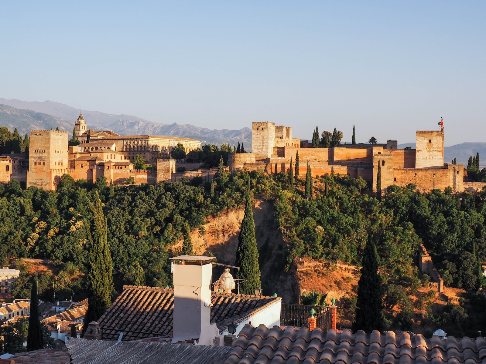 ALHAMBRA - KOLME KULMAA GRANADAN SUOSITUIMPAAN NÄHTÄVYYTEEN / Elina ...