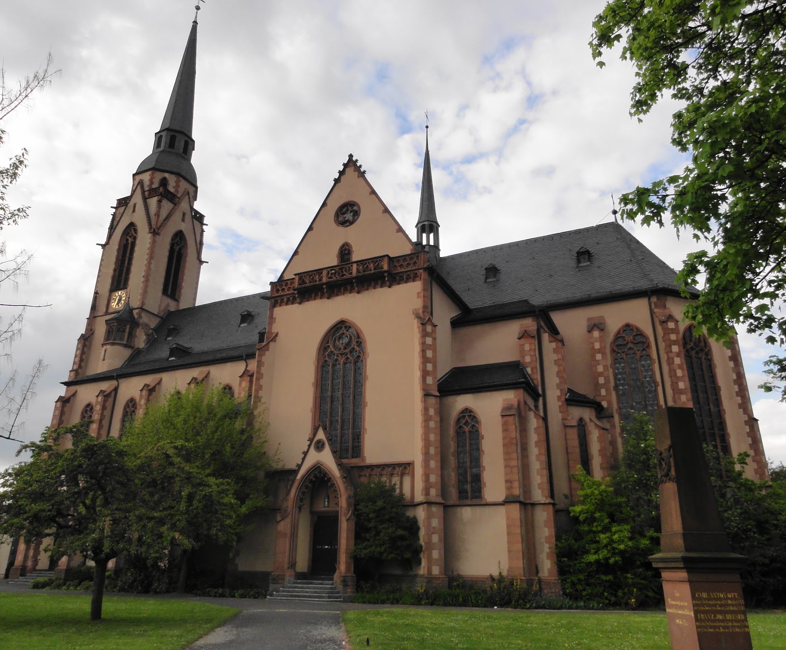 Frankfurt am Main Known as Frankfurt: Schwanheim District of Frankfurt