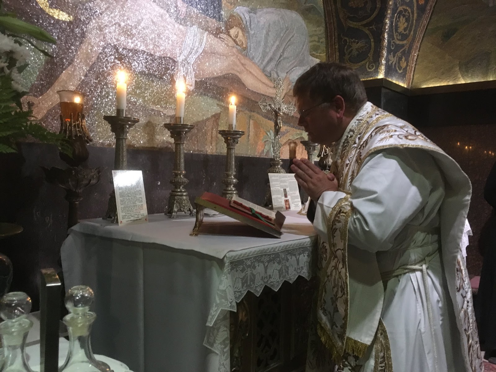 Latin Rite Altar on Mount Calvary (Church of the Holy Sepulchre ...