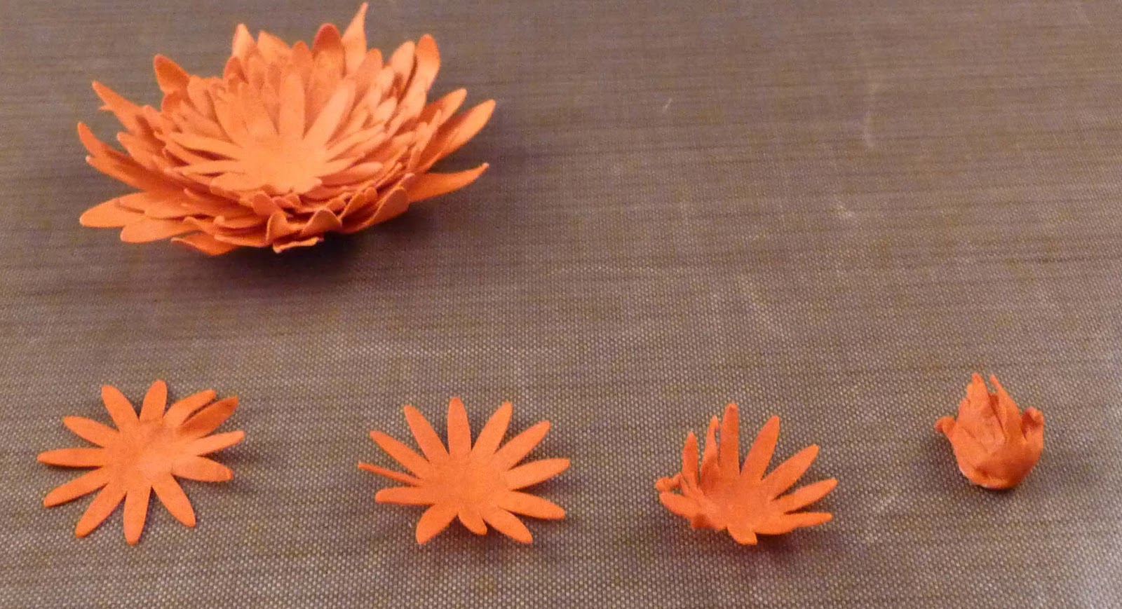 Paper Compulsions: Paper Flower Mumm Tutorial