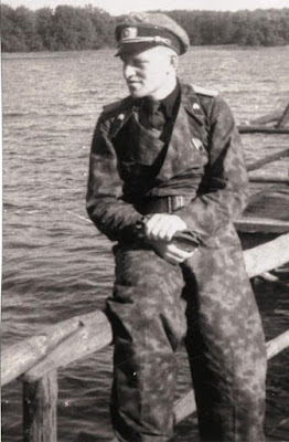 NAZI JERMAN: Foto Seragam di Luar Regulasi (Langka dan Tidak Biasa)