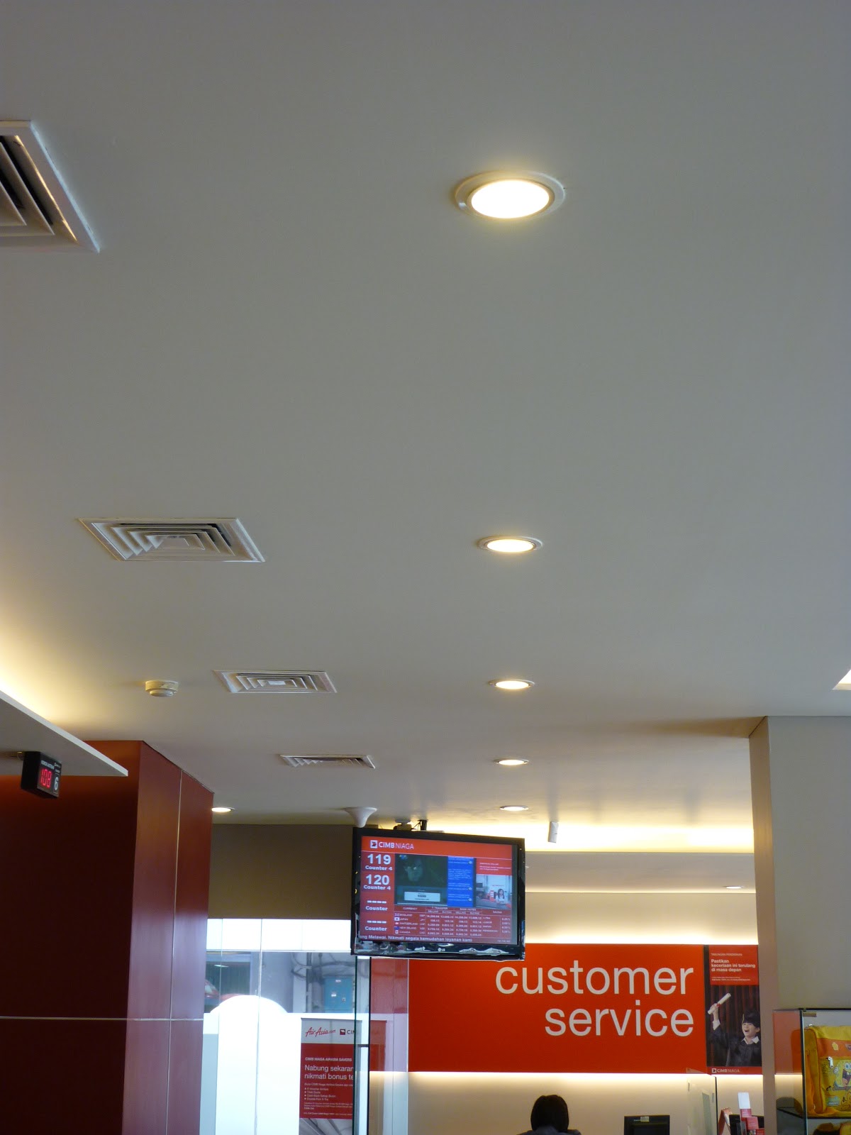 LAEINDONESIA: Standarisasi Interior CIMB Niaga