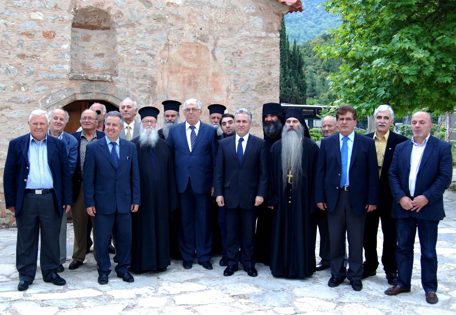Οι Καλαβρυτινοί τίμησαν στην Αγία Λαύρα τη μνήμη του Π.Π.Γερμανού ...