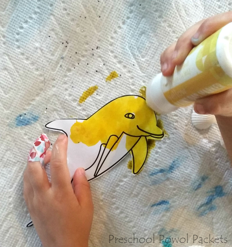 A Pod of Dolphin Puppets & Paper Plate Oceans ~ a Preschool Craft ...