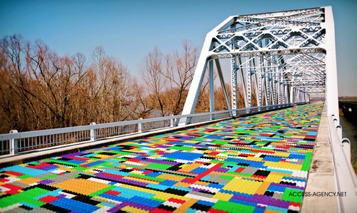 Bytes: Street Art: Lego