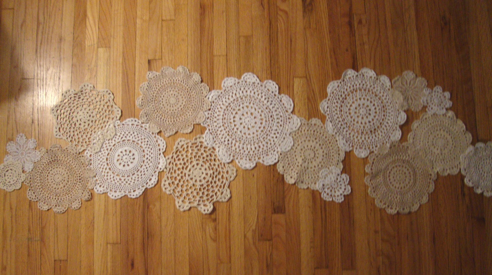 White Dress, Black Shoes: DIY: (easy) Doily Table Runners