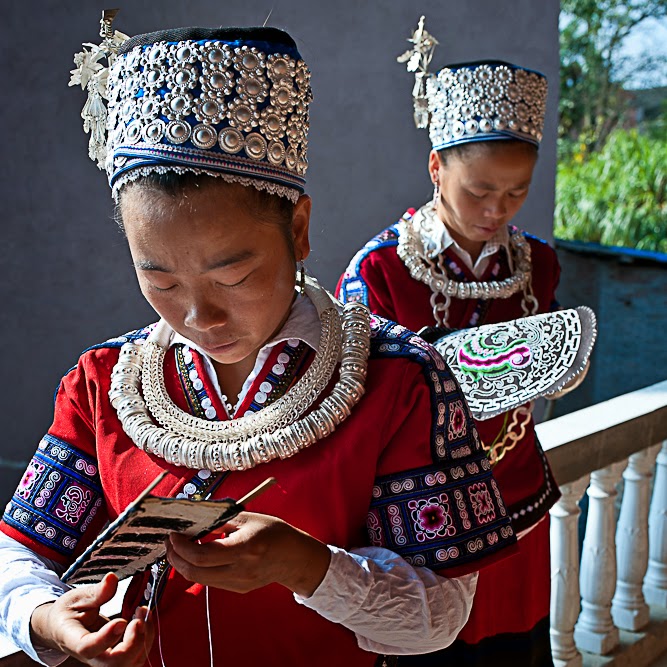 Life on Nanchang Lu: Stunning Embroidery of China's Miao People - a ...