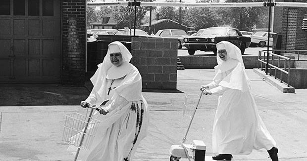15 Vintage Photos of Nuns Doing Normal Things ~ Vintage Everyday