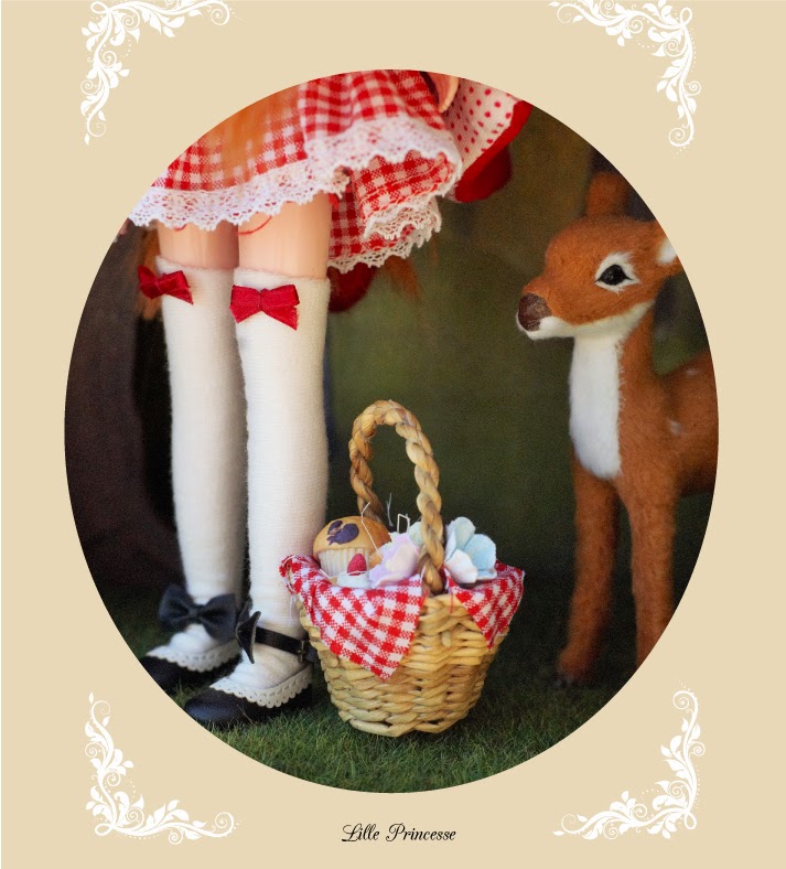 Lille Princesse: Little red riding hood custom room box