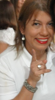 Gerardo: Saludos a Doris Pérez en su día.