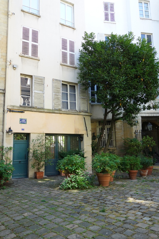 Paris : Cour de Rohan, voyage immobile à travers l'Histoire - VIème ...