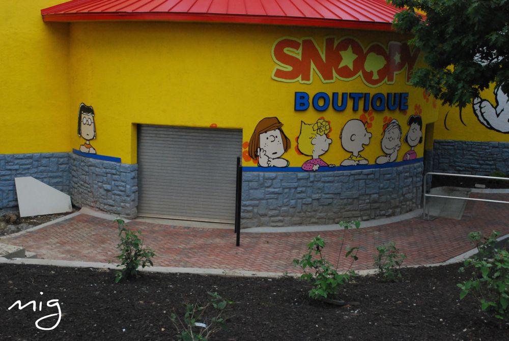 MidwestInfoGuide: Planet Snoopy Construction (WOF)