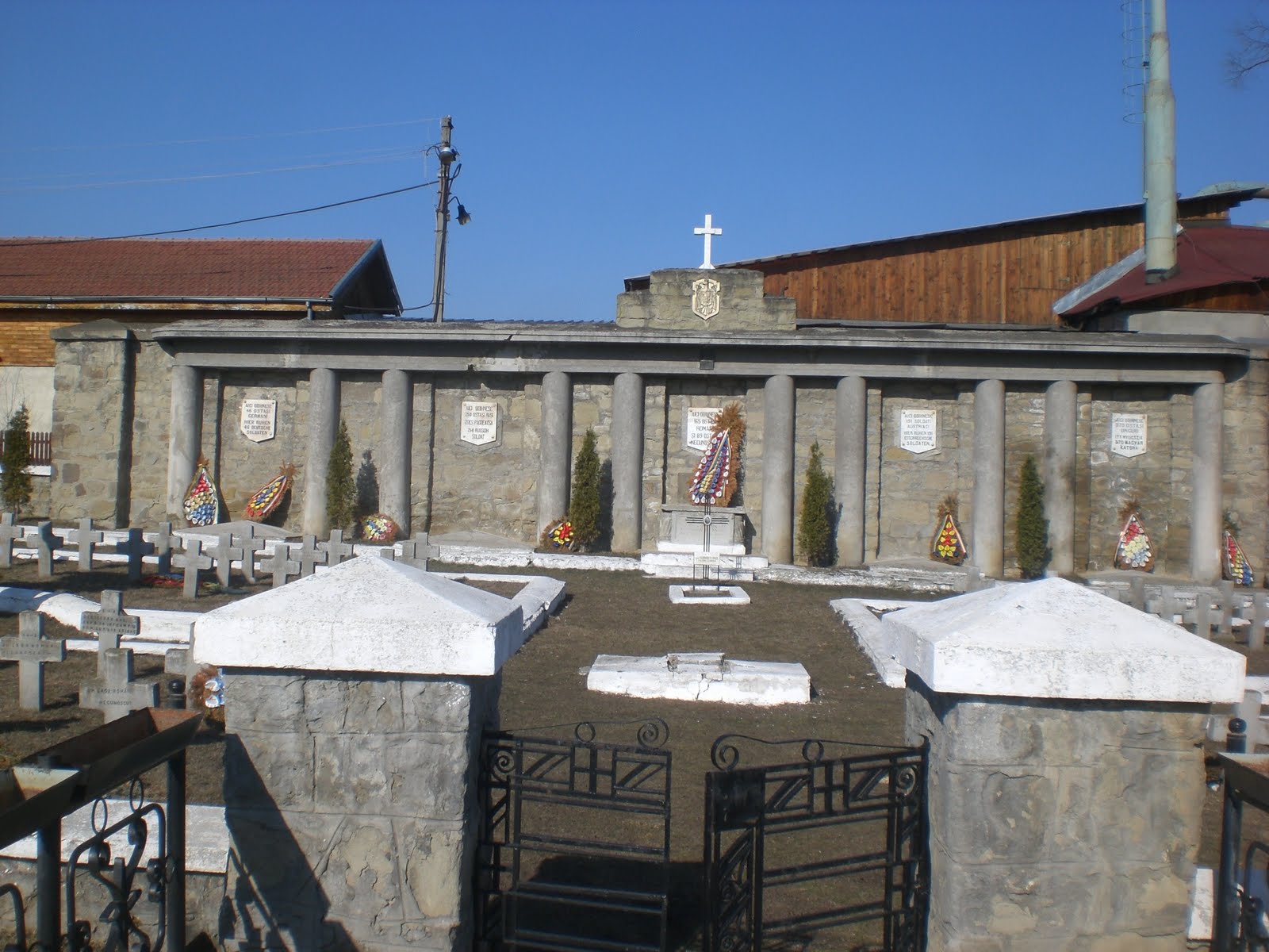 O fotografie...: Cimitirul International al Eroilor- Comanesti