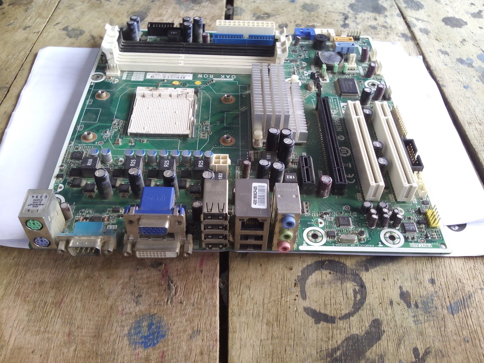 Contoh laporan merakit Komputer