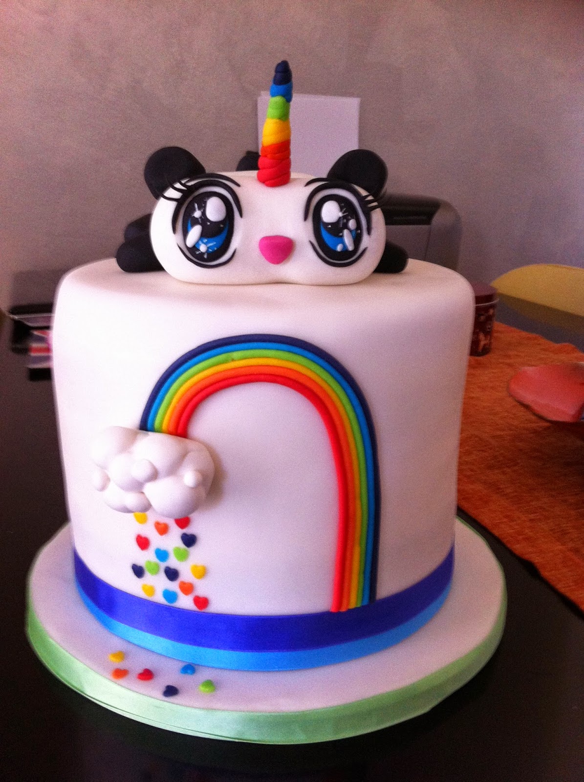 Dolce come Miele: Cute Pandicorn rainbow cake