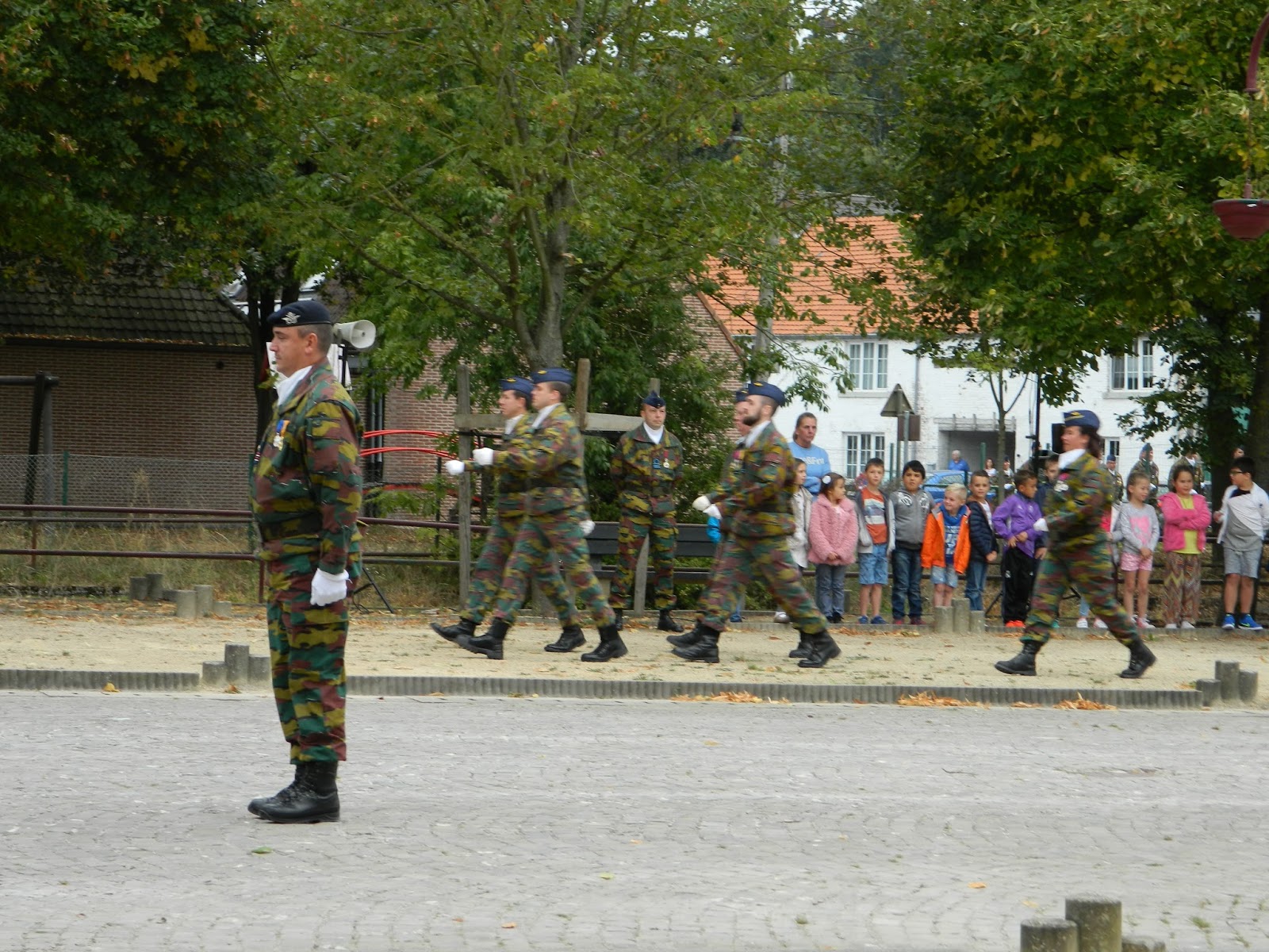 PARADE MILITAIRE: Jumelage CRC Glons et commune de Bassenge. - École ...