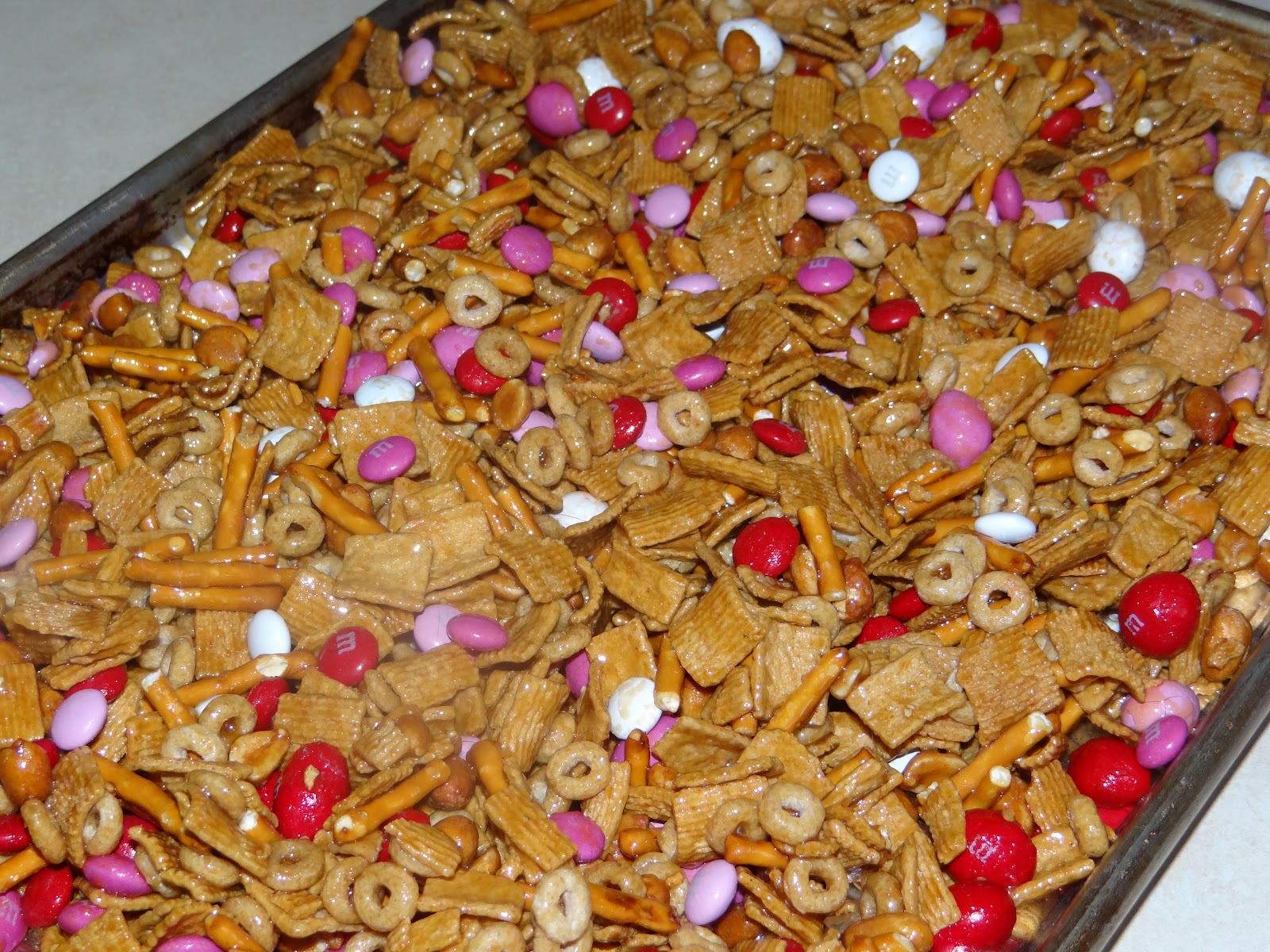 Tricks.Treats.Yummy Eats: Sweet & Salty Caramel Snack Mix