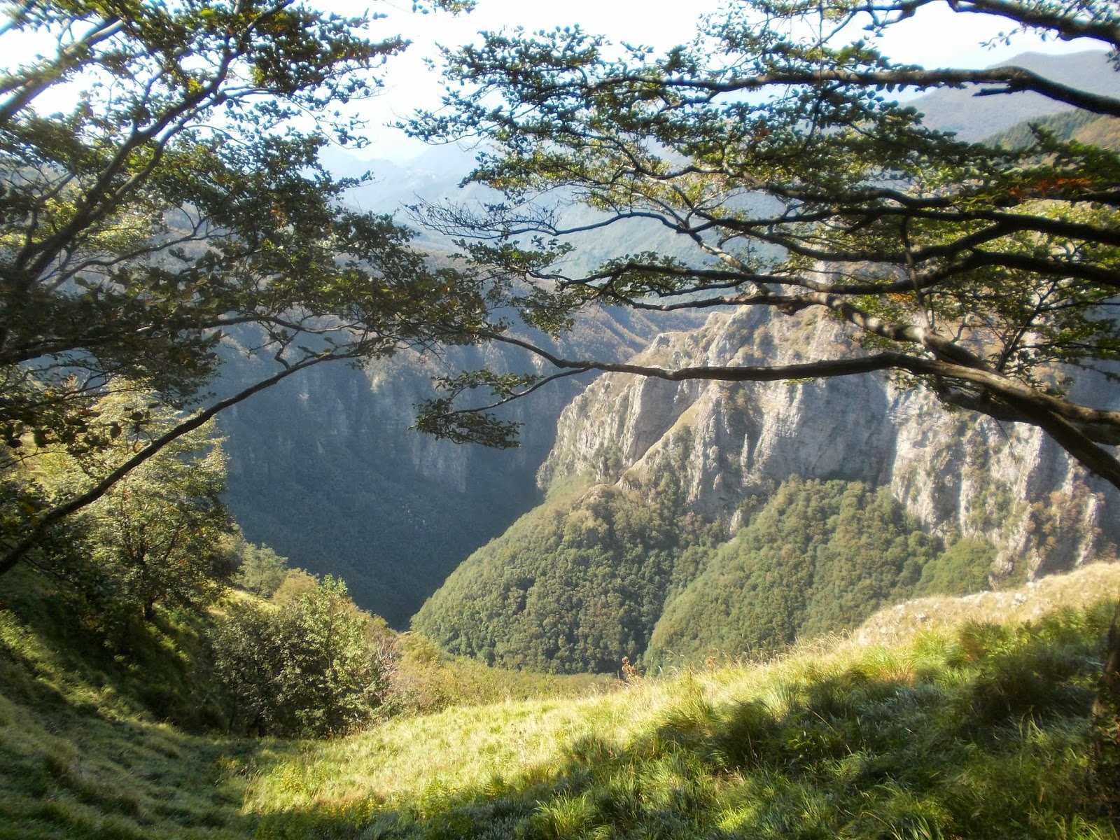L'alba sulla collina: GLI APPENNINI DELLA VALLE DEL SERCHIO