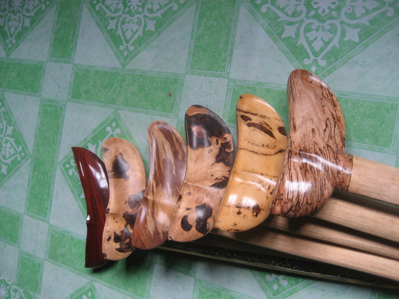 pngrajin warangka: warangka kayu timoho