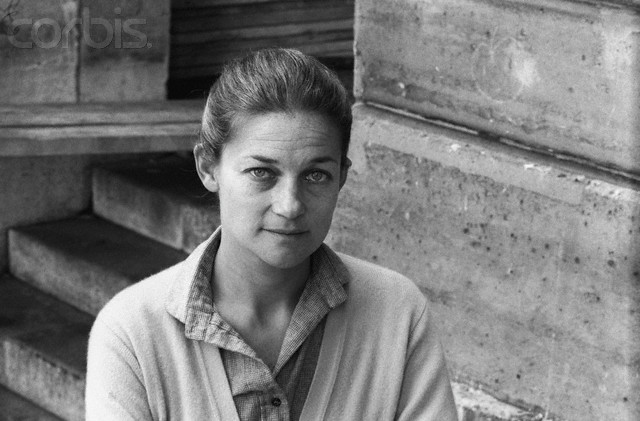 Classify French-Jewish feminist writer Elisabeth Badinter