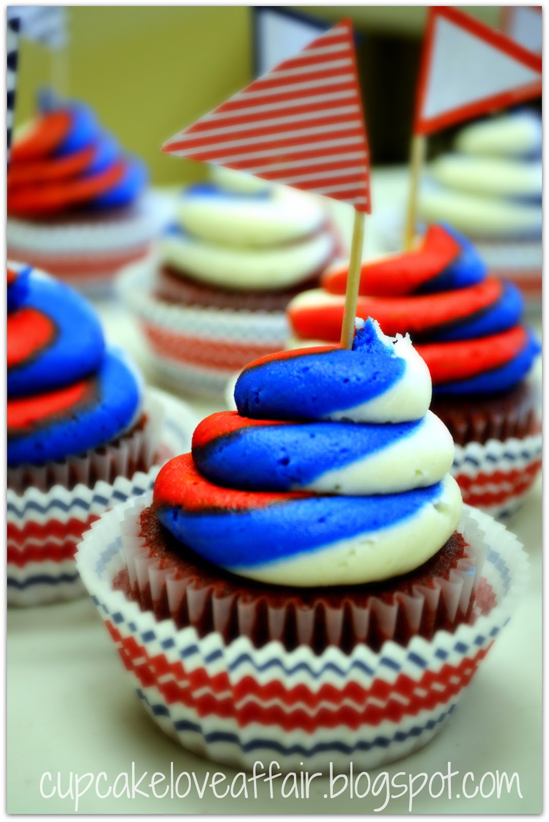 A Cupcake Love Affair: Red {Velvet} White and Blue Cupcakes