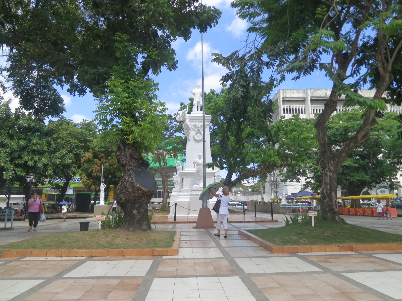 This is Lovelee: Naga City's Beautiful Plazas
