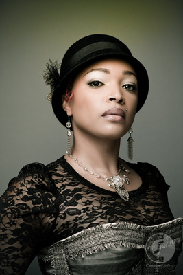 Li Sashay: Dipping My Toe in The Italian Chiaroscuro Pool