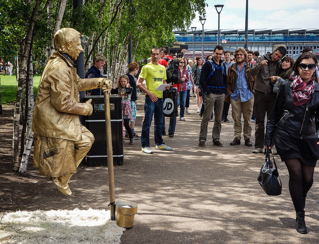 Living Statue Levitation ~ Kuriositas