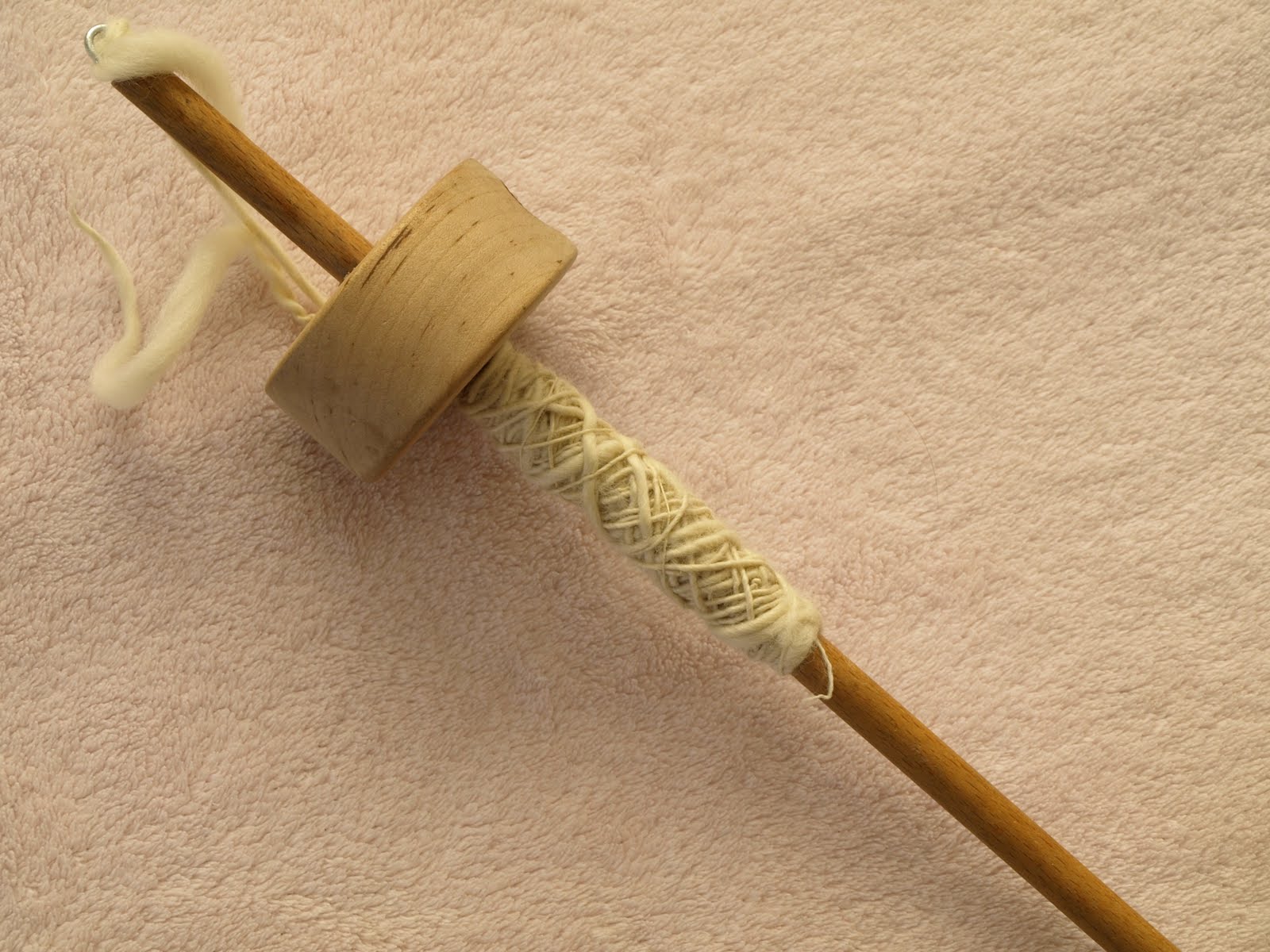 mamaia: Aprendiendo a hilar