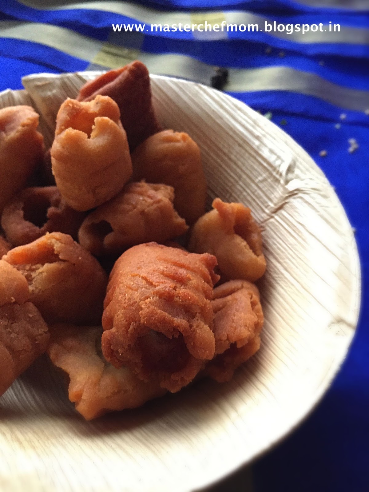 MASTERCHEFMOM: Seepu Seedai | Savoury Snack from Chettinad | Chettinad ...