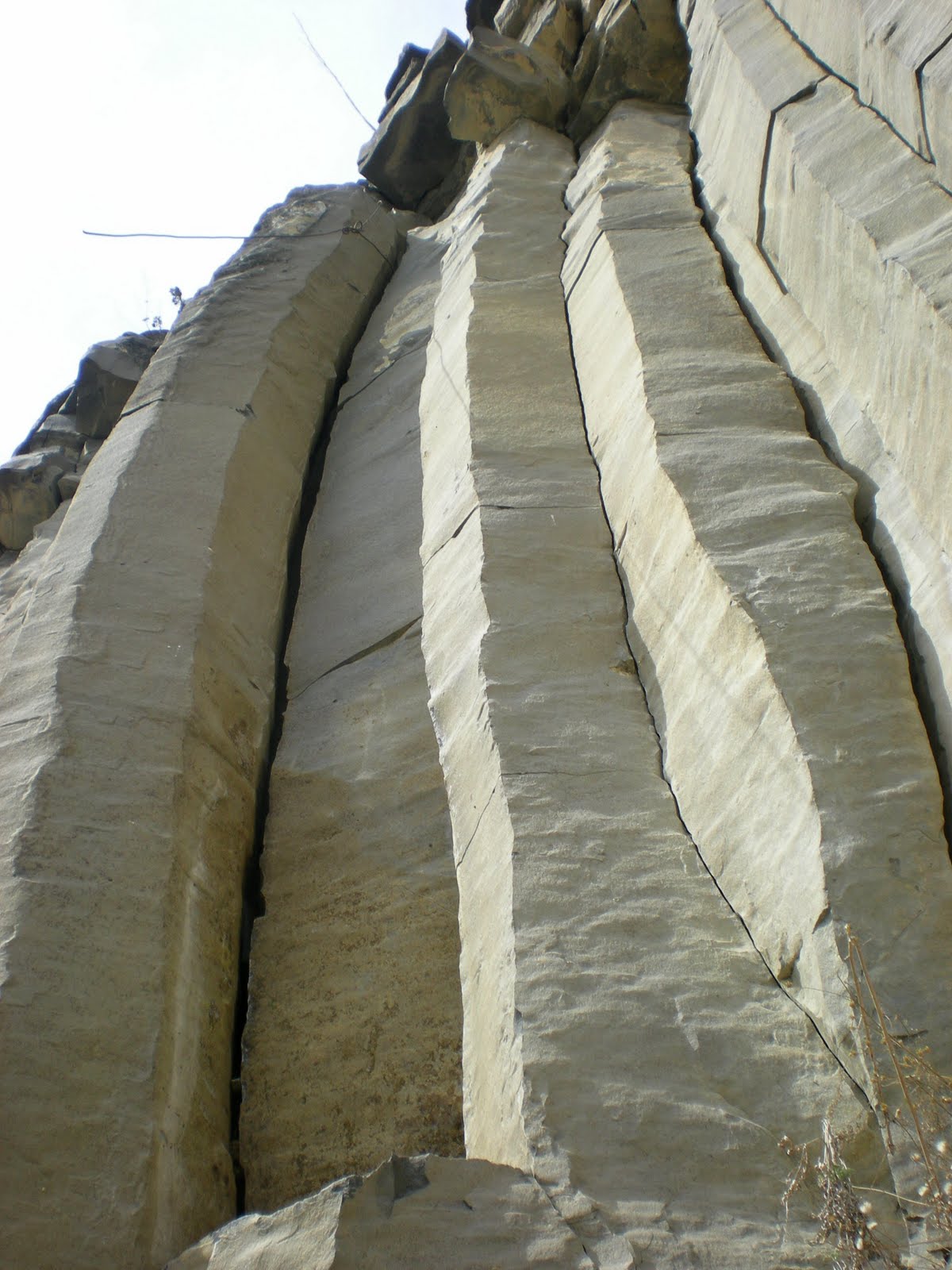 Plaiuri romanesti: Coloanele de bazalt de la Racos